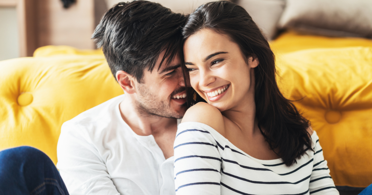 People who are deeply in love often display these 9 body language traits