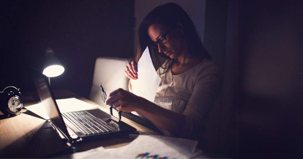 People who prefer to work late at night often display these 8 unique ...