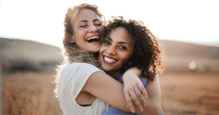 10 ways to recognize a truly loyal friend, according to psychology