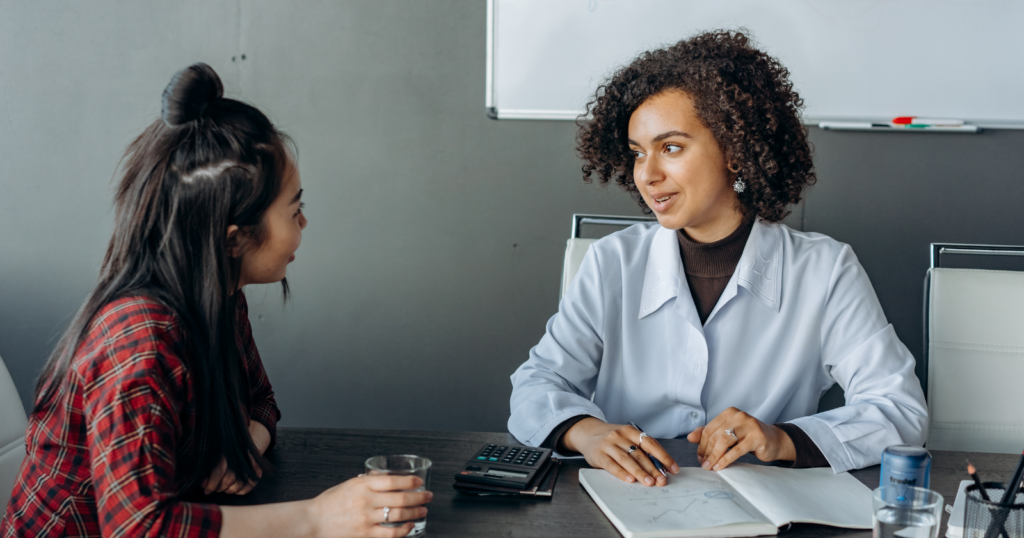 8 ways to show you're smart without saying a word, according to psychology