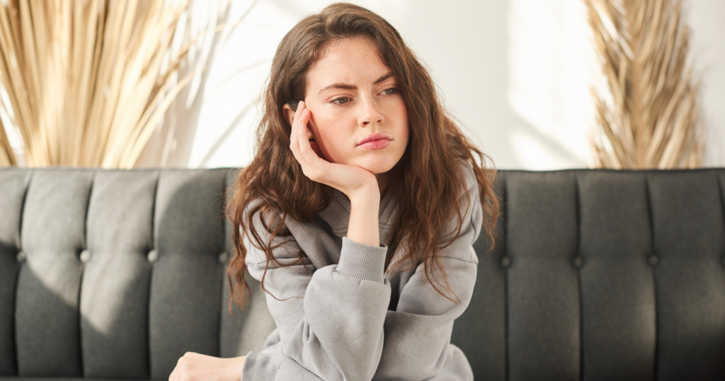 People who grew up in broken homes tend to display these 7 behaviors in their relationships