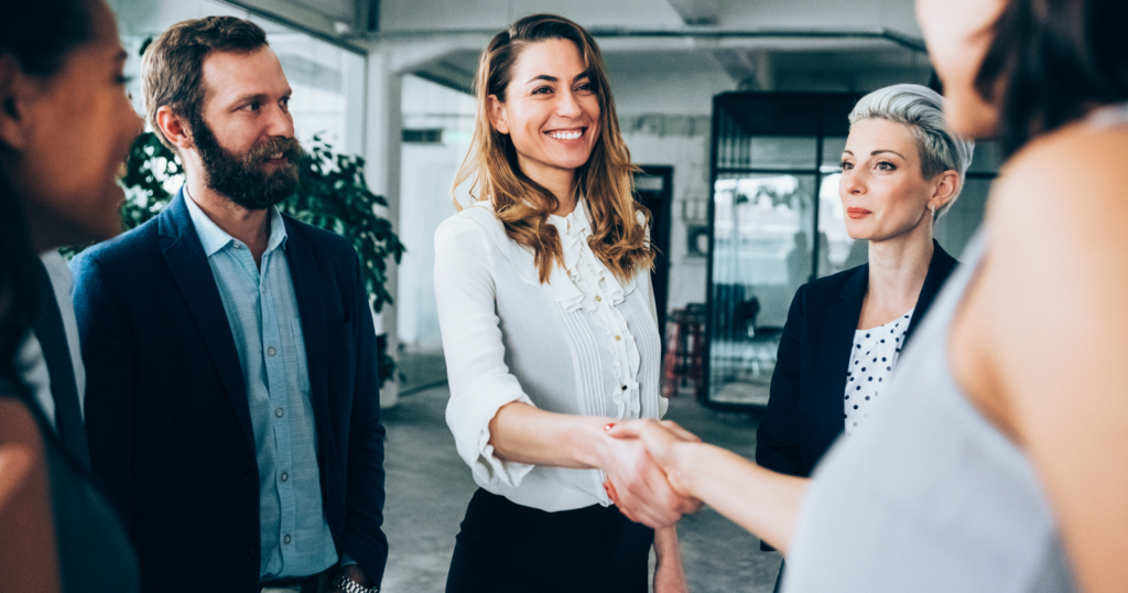 8 behaviors that immediately make people like you when you first meet them