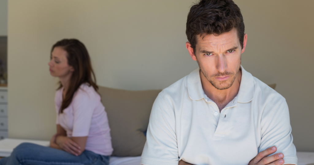 If a man displays these 7 subtle behaviors, he no longer feels love If a man displays these 7 subtle behaviors, he no longer feels love