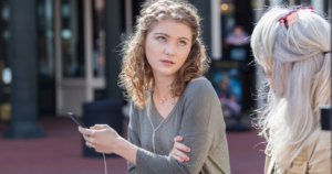 8 signs a woman still has an emotionally immature mindset, according to psychology