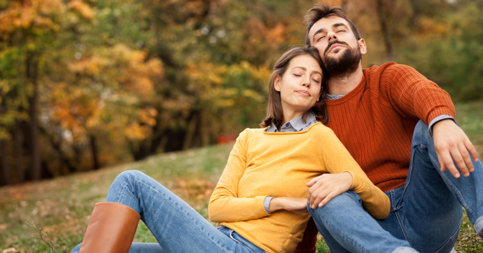 8 non-obvious body language signs that someone is deeply attracted to you