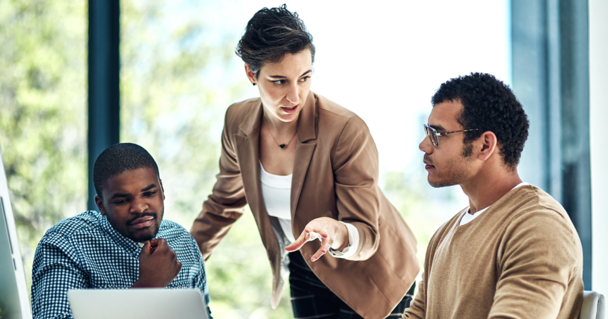 8 behaviors of socially awkward people that often come across as rude