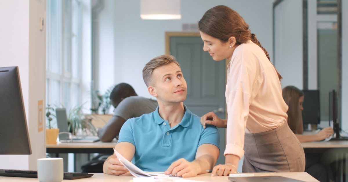 Men who always give into temptation usually display these 8 behaviors, says psychology