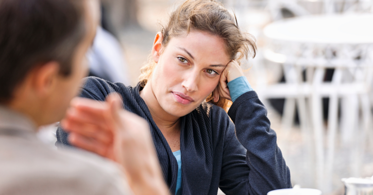 7 behaviors of people who regularly zone out when someone else is ...