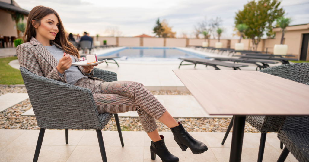 If a woman uses these 10 phrases regularly, she’s a very dignified and classy person