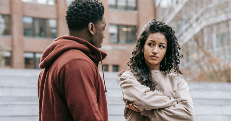 9 subtle behaviors that will instantly cause others to distrust you ...