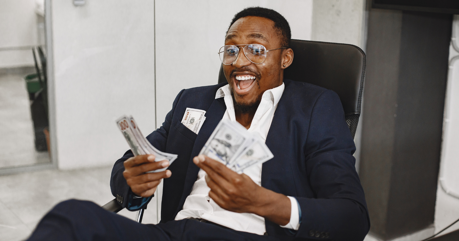 8 subtle behaviors of people who are obsessed with money, according to ...