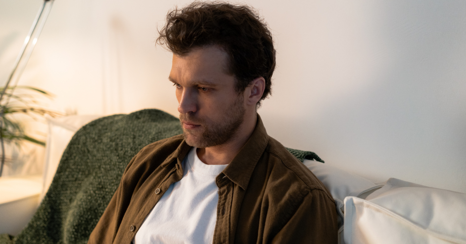 9 habits of people who have zero close friends in life, according to ...