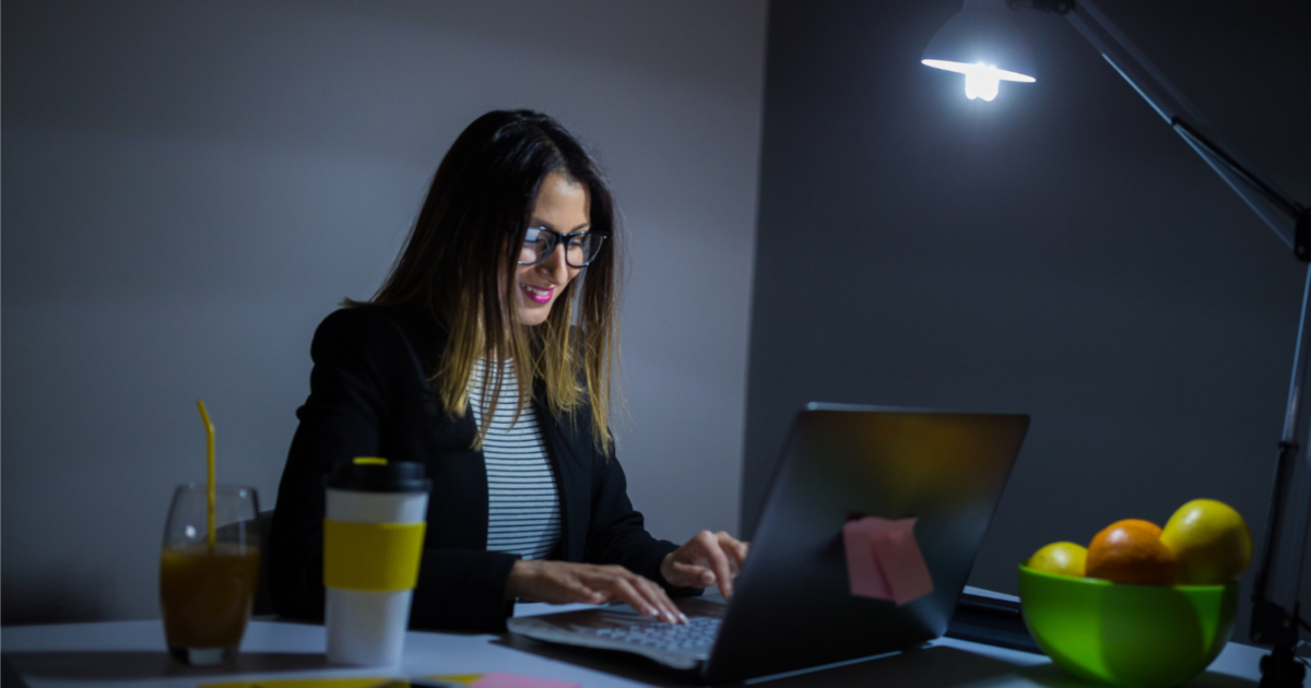 People who prefer to work late at night often display these 8 unique ...