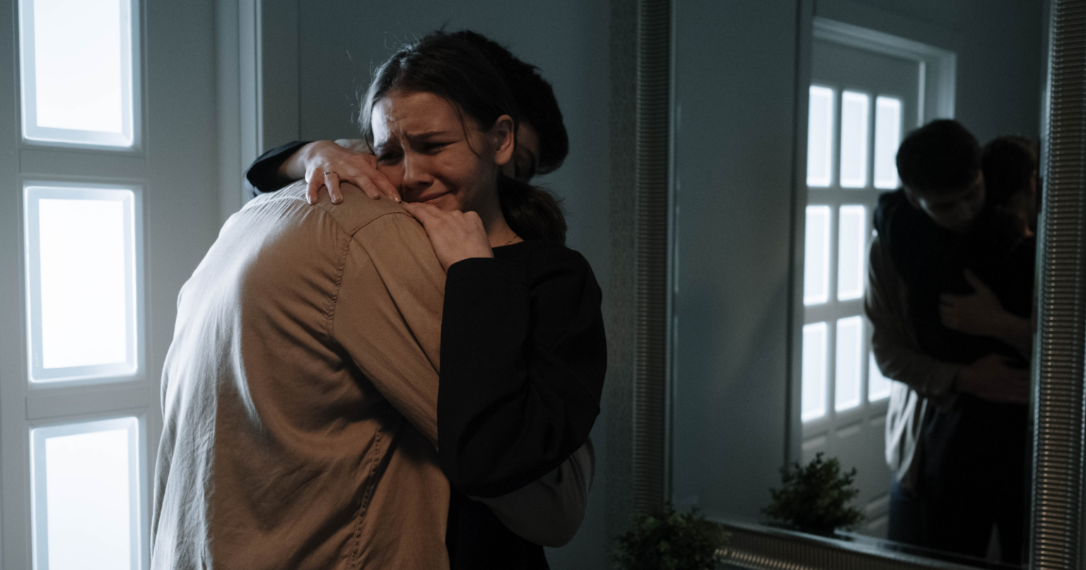 8 subtle signs you’re in a relationship with an emotionally damaged woman