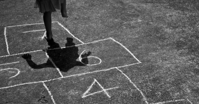 8 signs your childhood memories are fading away, according to psychology