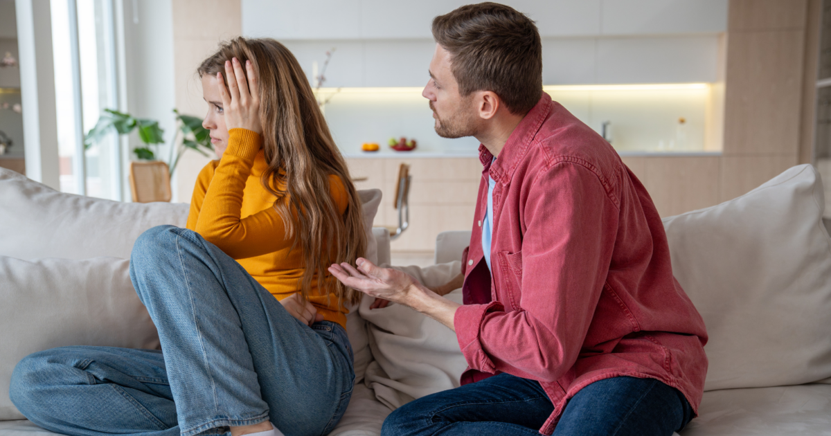 8 strong signs that your partner is a very controlling person