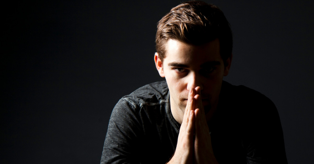 11 signs you’re dealing with a shady person (even if they seem charming ...