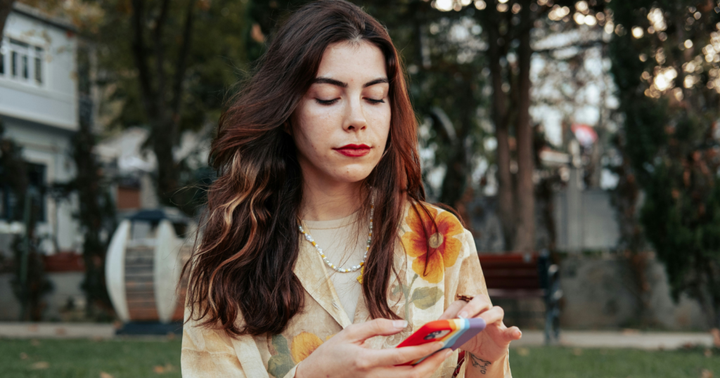 10 common greetings that instantly turn people off when you first meet ...