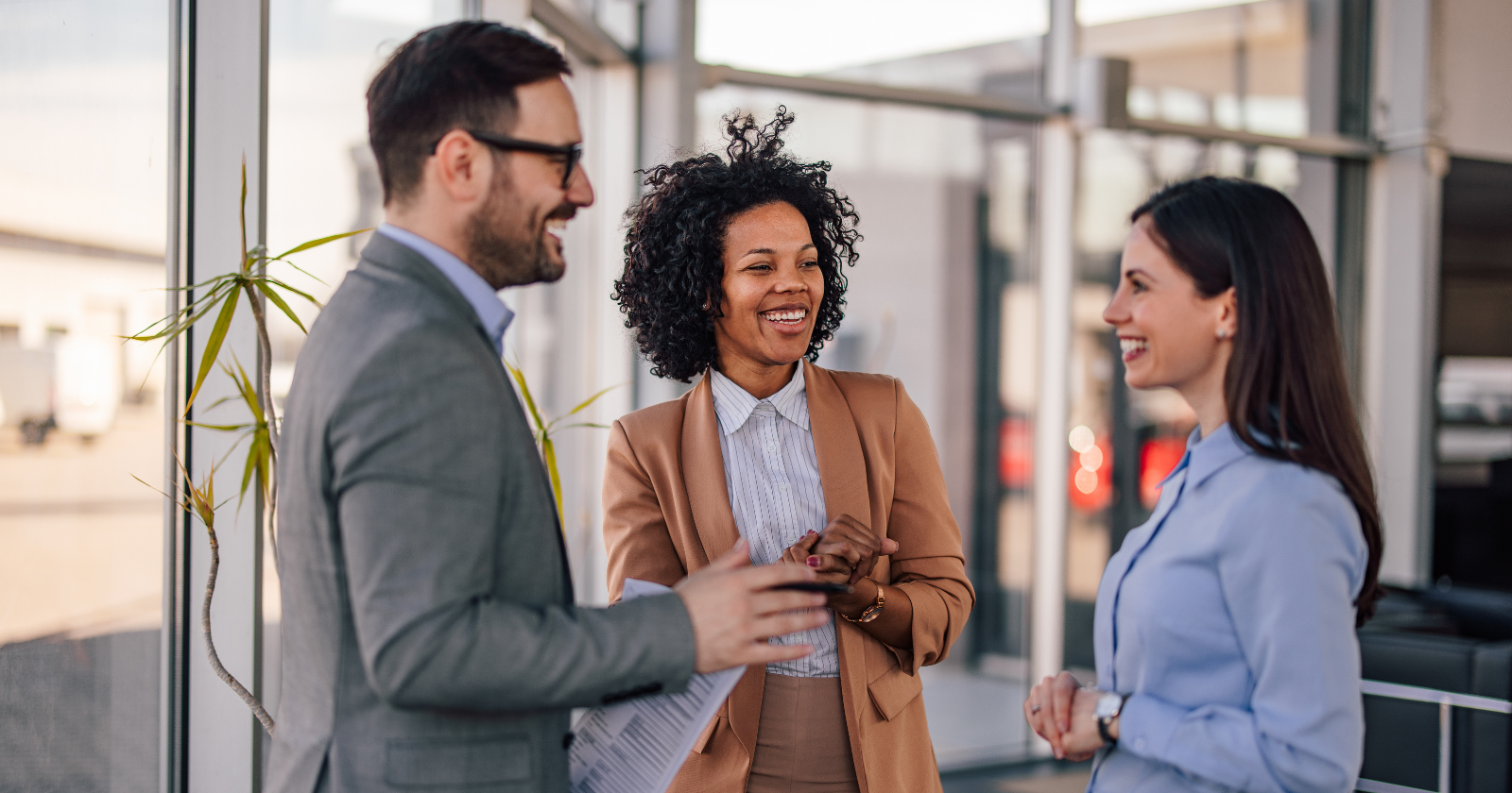 6 body language signs someone genuinely enjoys your presence, according ...