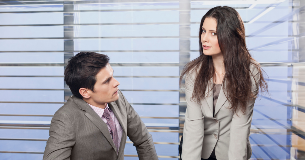 7 socially awkward habits that point to low social intelligence, says a ...