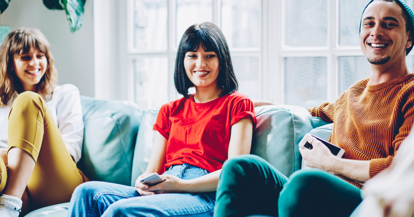 8 everyday behaviors that quietly signal someone has poor social skills