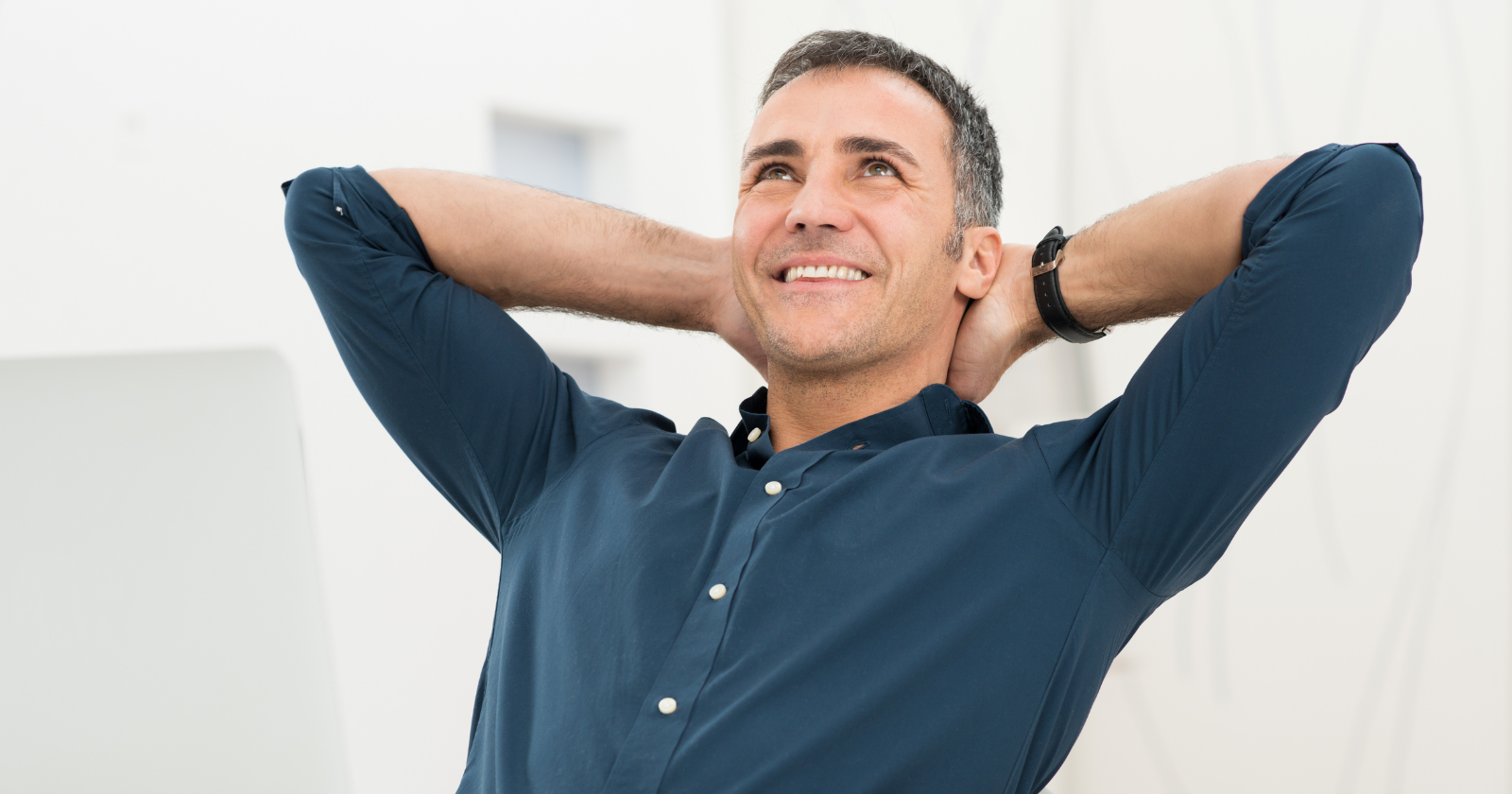 Hands behind your back: 7 things this subtle gesture reveals about ...