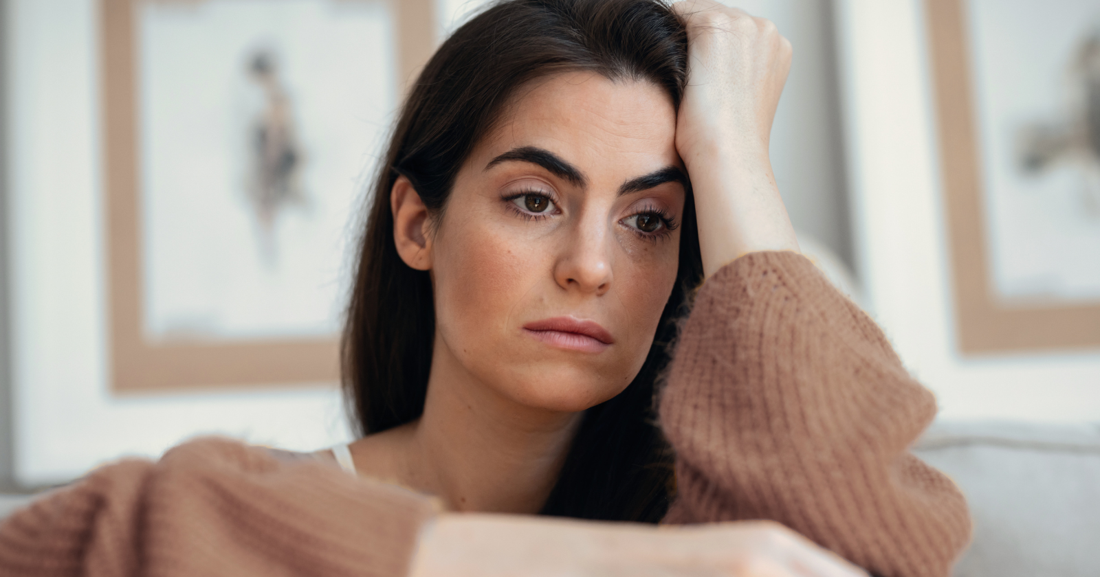 8 subtle behaviors that reveal someone’s deeply unhappy, even when they ...