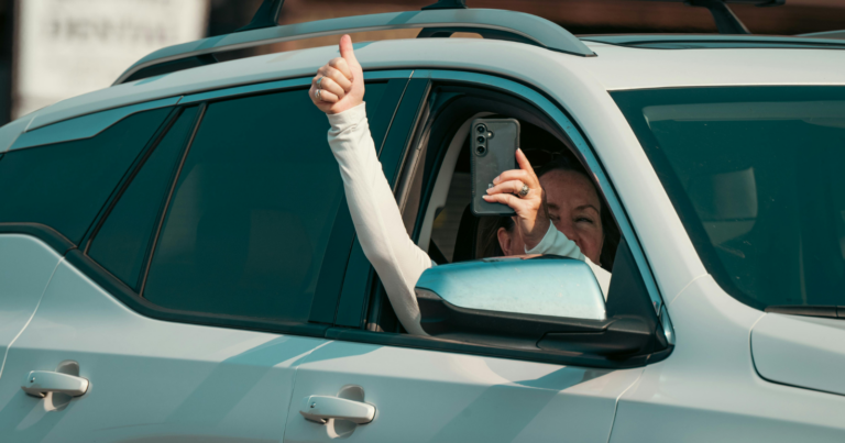Psychology says people who wave thank-you when another driver lets them ...